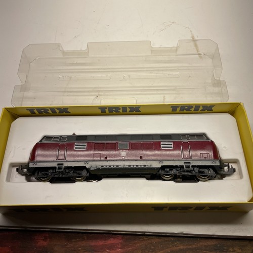 Trix HO german DB V221 137-2 Diesel Loco DC 2 Rail (EZ21) | eBay