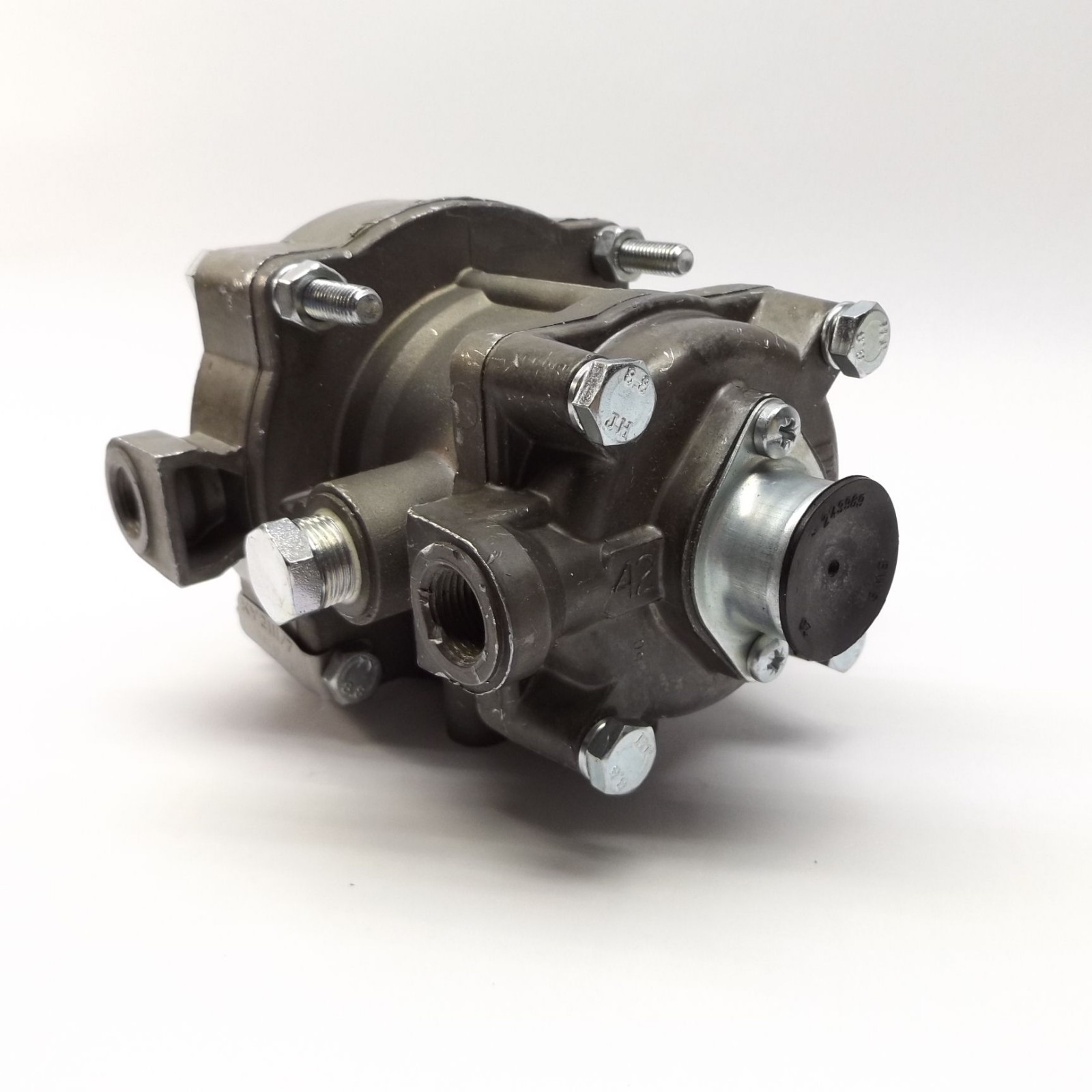 Bendix KY2111/7 Dual Relay Valve With Predominance & Baffle | eBay