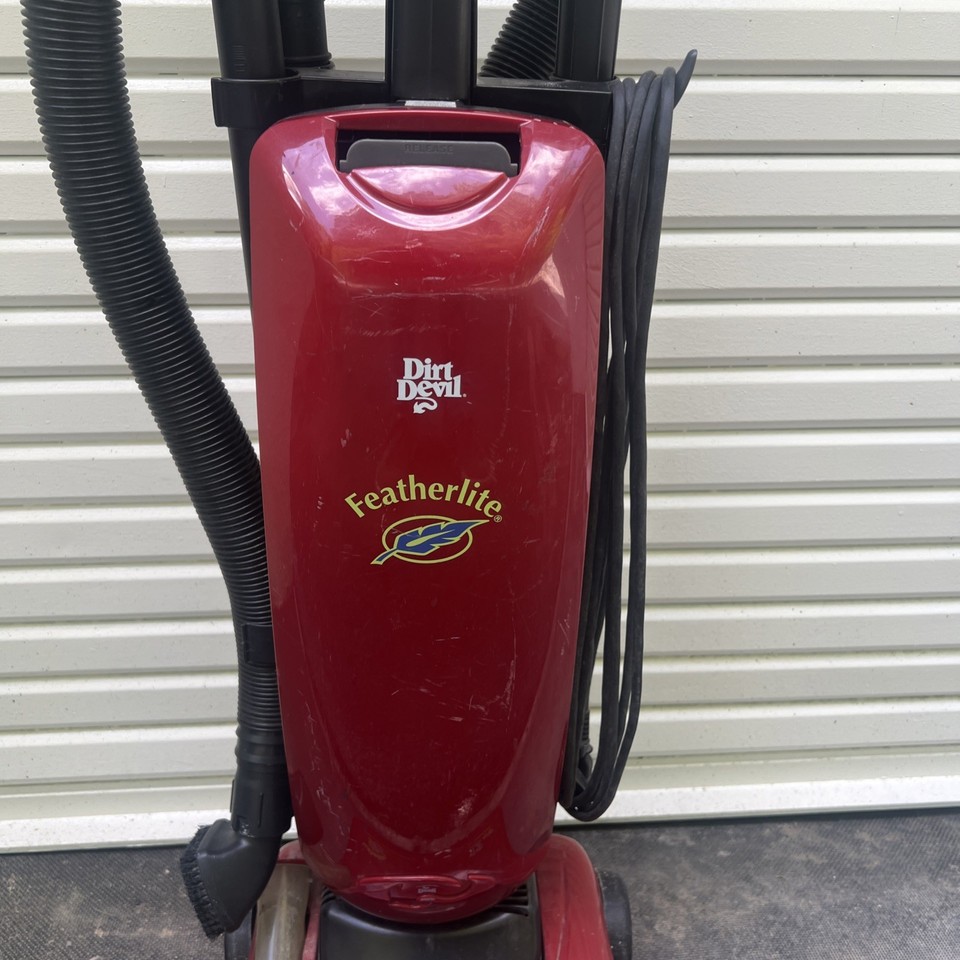 RARE Vintage Dirt Devil Featherlite by Royal Bagged Upright Vacuum ...