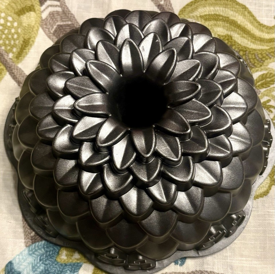 Nordic Ware CHRYSANTHEMUM Bundt Pan 10 cup Cast Aluminum | eBay