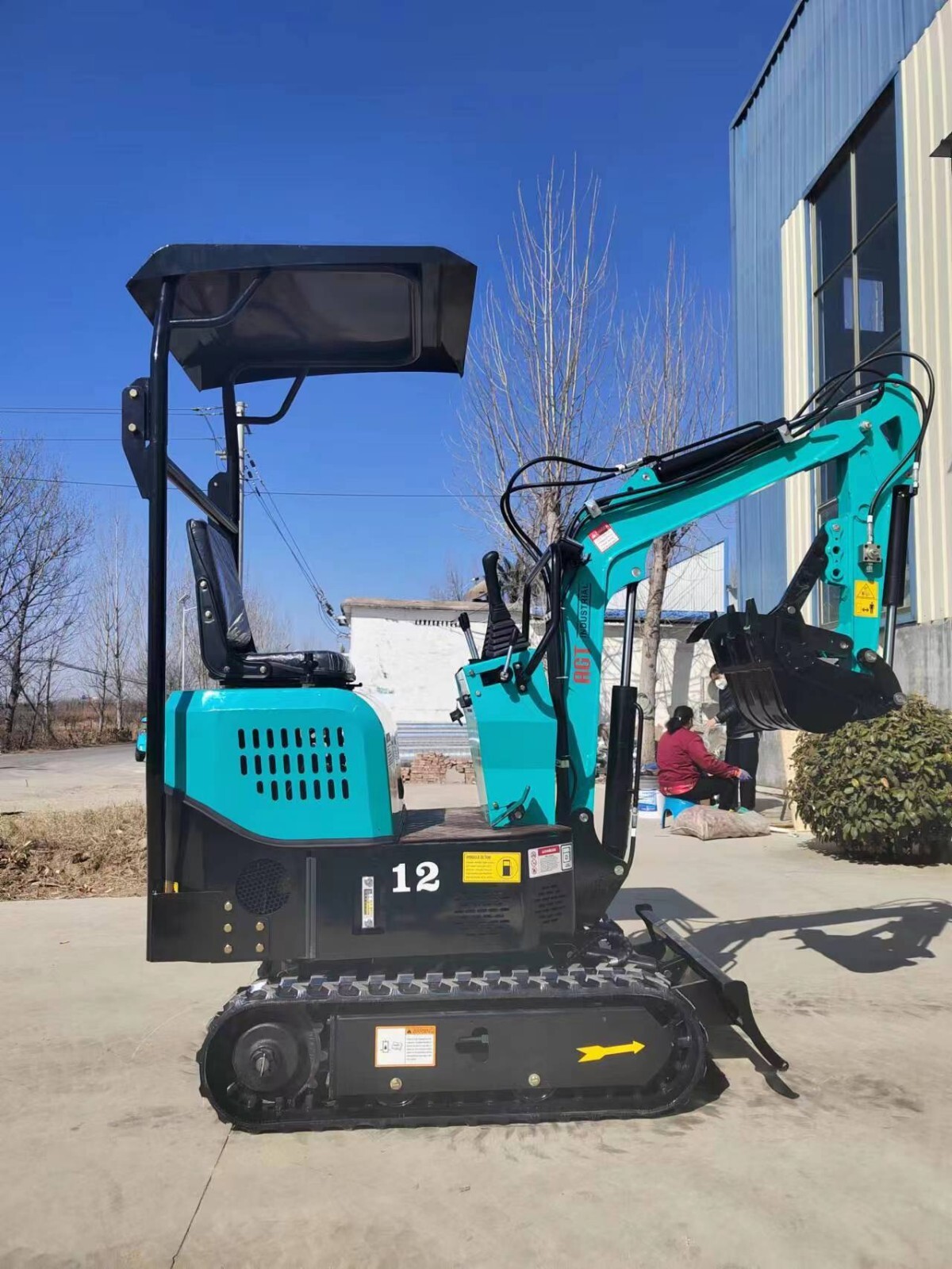 AGT Mini Excavator 1-Ton Digger 13.5HP Tracked Crawler Hydraulic B&S ...