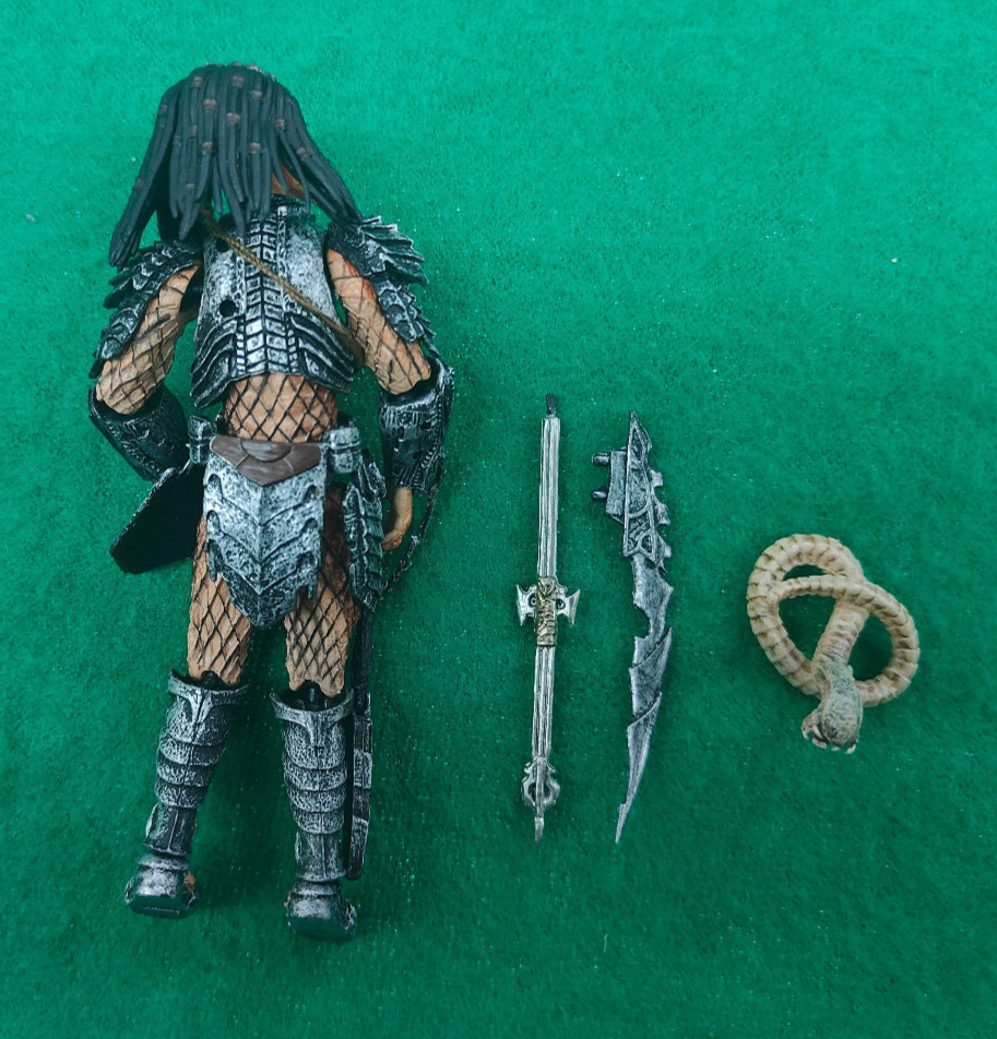 HOT TOYS Alien VS Predator Snap Kits 2005 Predalien Predator ...