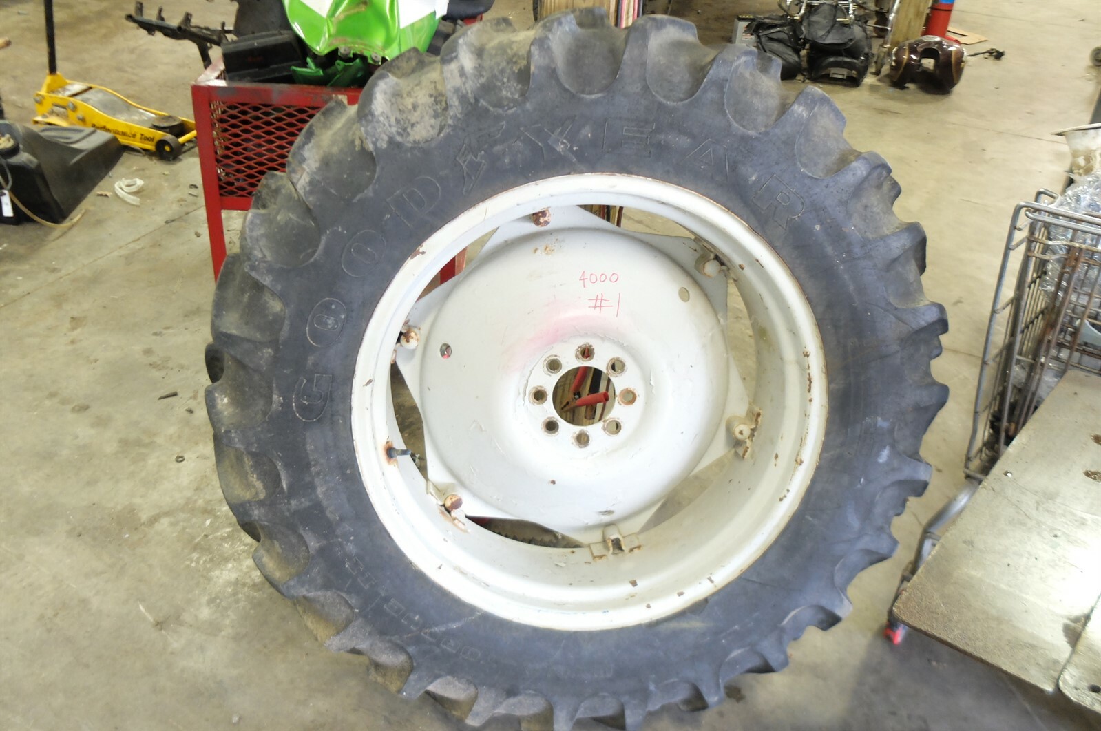 62 - 65 Early Ford 4000 Tractor 801 901 rear back wheel rim and tire | eBay