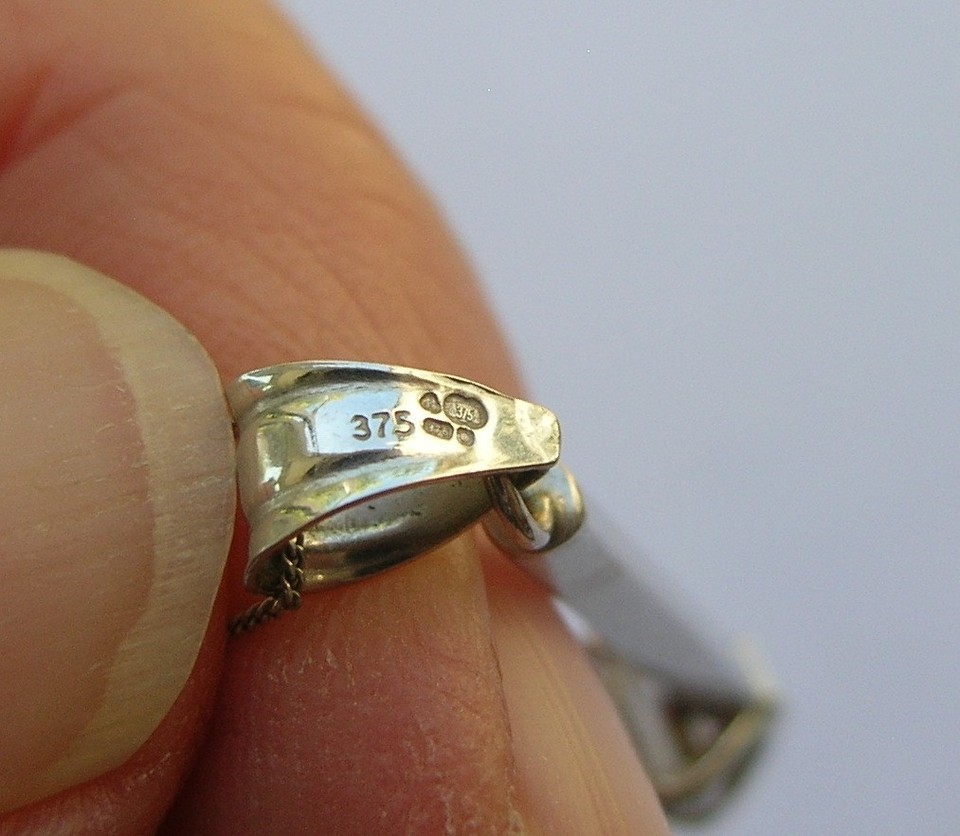 Simple Elegant 9ct White Gold Cubic Zirconia CZ Pendant w 18" Chain ...