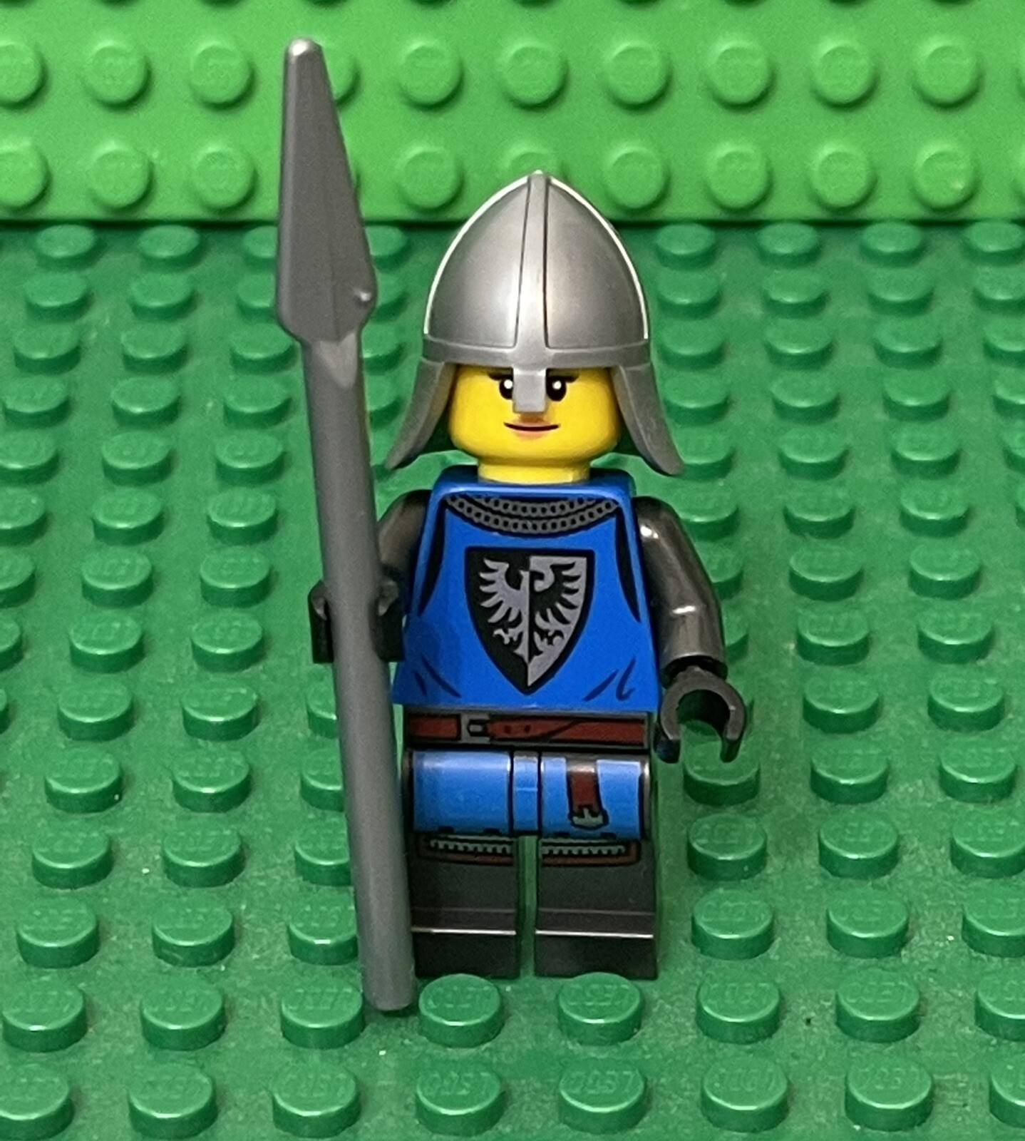 Lego Castle Female Guard Mini Figure With Black Falcon Shield Pattern ...