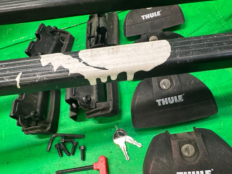 Lovely Halfords 320L Roof Top Box with Thule Roof Bars and Locking ...