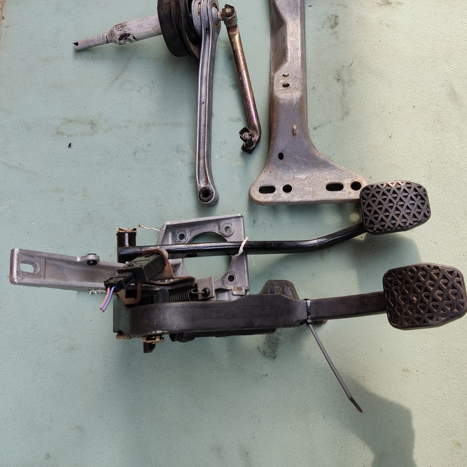 BMW E36 316 318 Manual Transmission 5-Speed Pedals Cross Brace Shifter ...