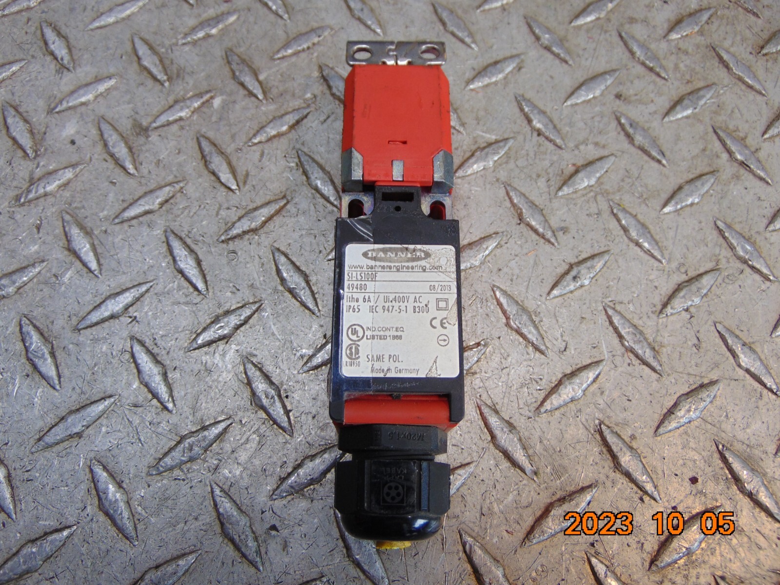 BANNER SI-LS100F SAFETY SWITCH with KEY 49480 | eBay