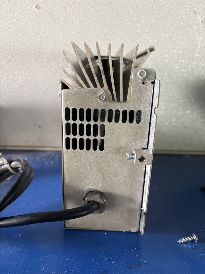 Converter Charger Progressive Dynamics Model PD9145A Inteli Power 9100 ...