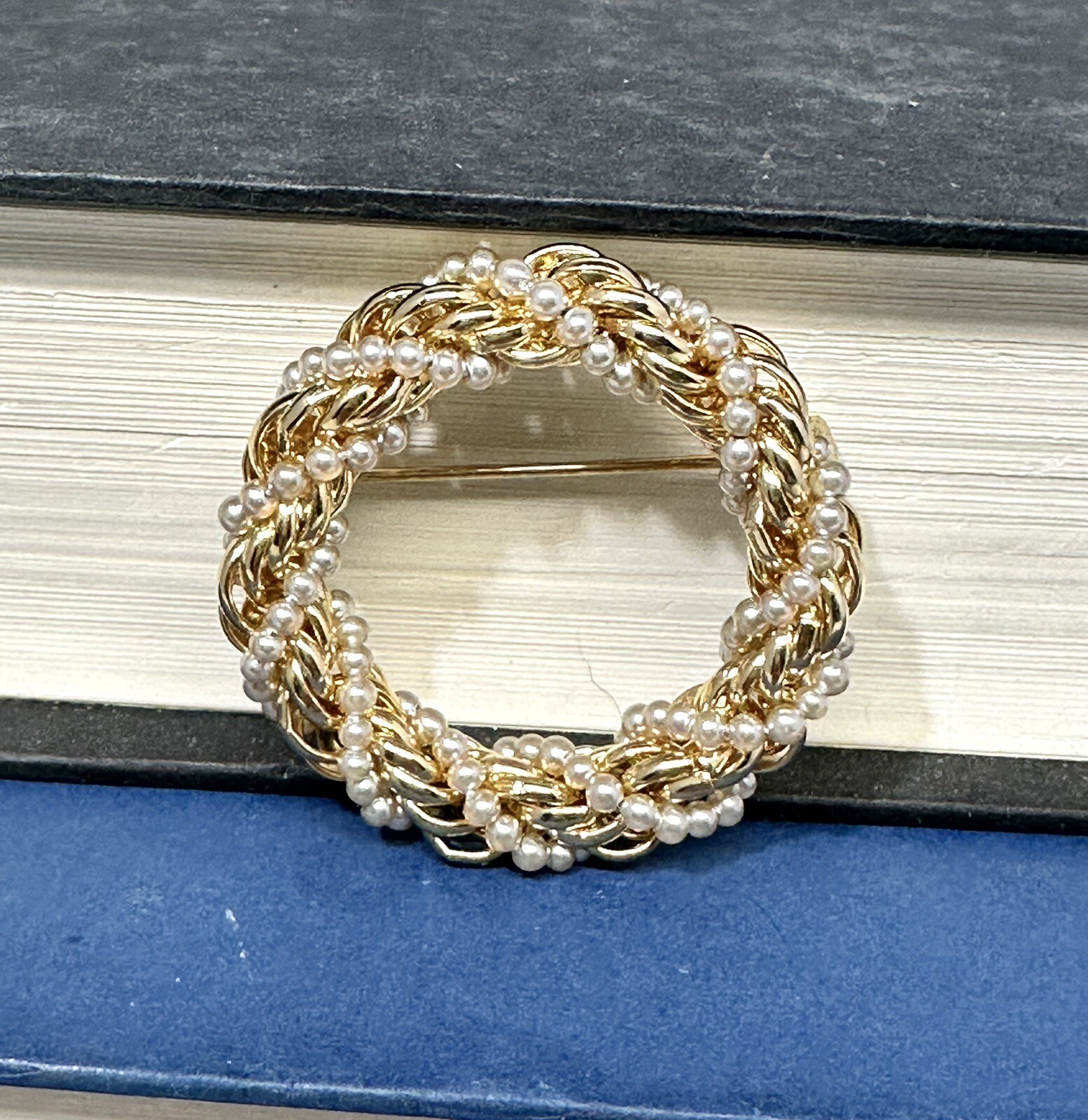 Faux Seed Pearl & Gold Tone Wreath Circle Brooch Pin … - Gem