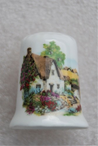 British Made UK Vintage Ken Parry Collectables Thimble Depicting ...