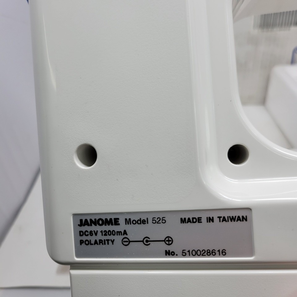 Janome Sew Petite Model 525 Electric Sewing Machine Compact NEW OPEN ...