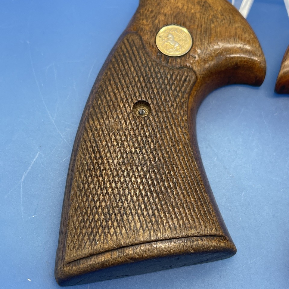 #B23FR Colt Python 2nd Gen Wood Grips Target OEM Gold Medallion W ...