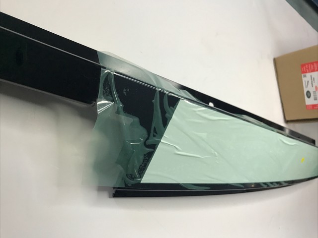 Genuine Land Rover Discovery Sport 15 RH Front Door Pillar Finisher ...