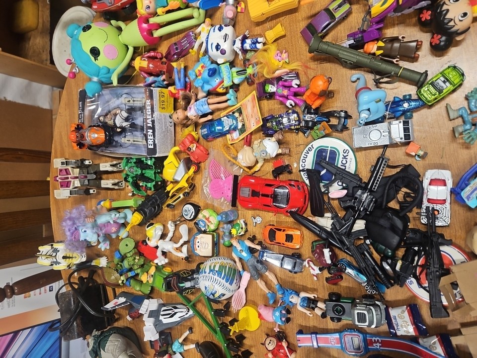 Vintage 80s , 90s Toys Mixed Lot Action Figure Weapons Accessories ...