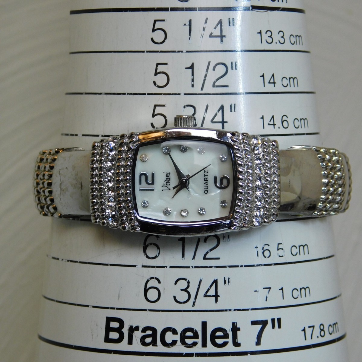 Vivani WAC4068KL Cuff Bracelet Quartz Analog Women's Watch Vivani WAC4068KL Cuff Bracelet Quartz Analog Women's Watch