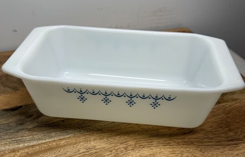 PYREX 913 Loaf Bread Pan Blue Snowflake Garland Ovenware-Baking Vintage ...