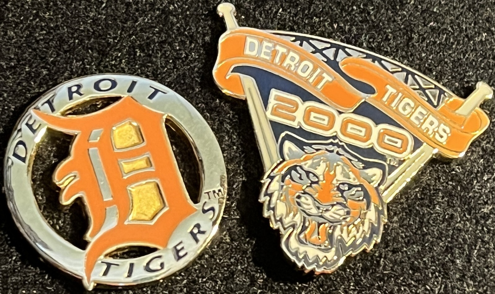 Detroit Tigers MLB Baseball 2000 Pair of Lapel PINS Tiger Mascot and "D ...
