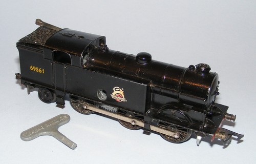 TRIANG OO R51 CLOCKWORK BR BLACK 0-6-2 N2 TANK WITH KEY ** SEE ...