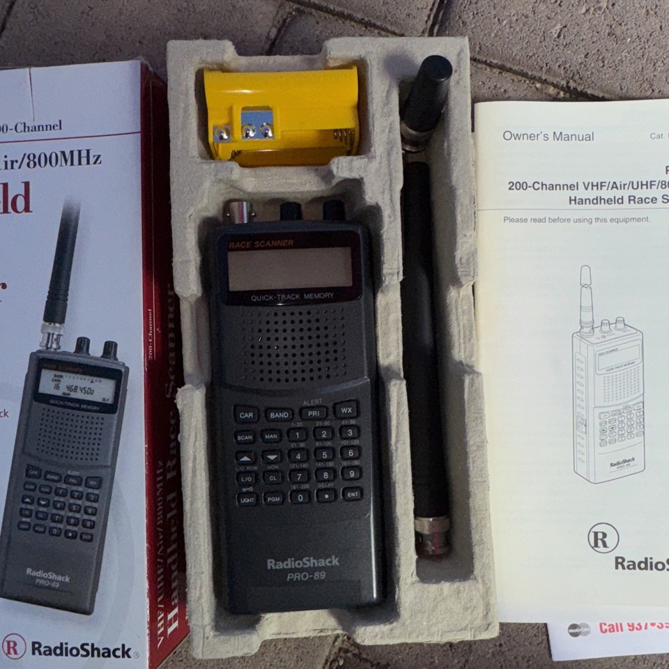 Radio Shack PRO-89 VHF/UHF/AIR 800MHz 200 Channel Handheld Race Scanner ...