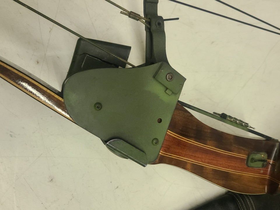 DAMON HOWATT SUPER DIABLO COMPOUND BOW HUNTING W/Original Case | eBay