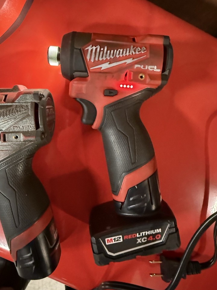 Milwaukee M12 1/2 Drill And Quick Change 1/4 Bit Impact Driver Set | eBay
