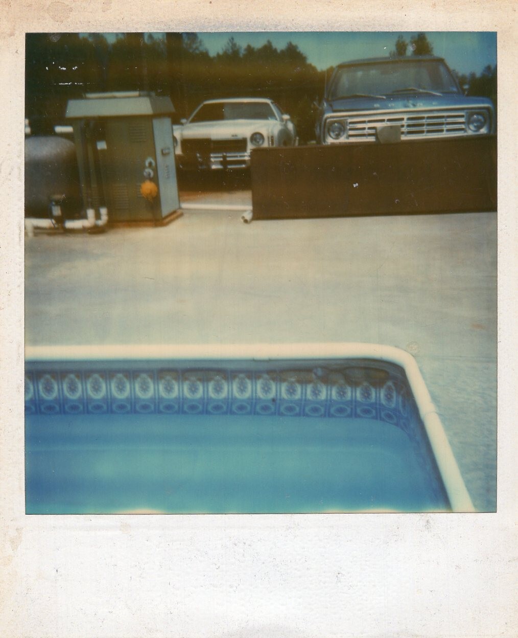 VINTAGE POLAROID PHOTO ODDITY ABSTRACT SWIMMING POOL BLUE WATER CARS | eBay