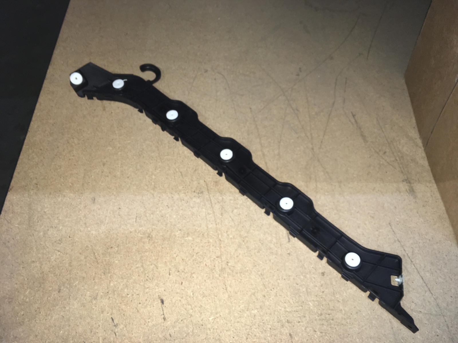 2021-2023 TAHOE YUKON PASSENGER SIDE REAR BUMPER GUIDE BRACKET NEW GM ...