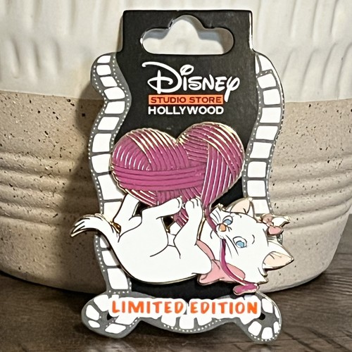 DISNEY DSSH Marie Cat with Heart Yarn Ball Pin LE 400 Aristocats | eBay