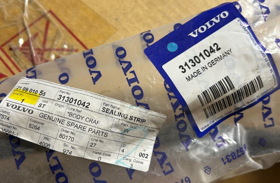 -31301042 Genuine Volvo Right Side Outer Sealing Strip Fits '11-'18 S ...