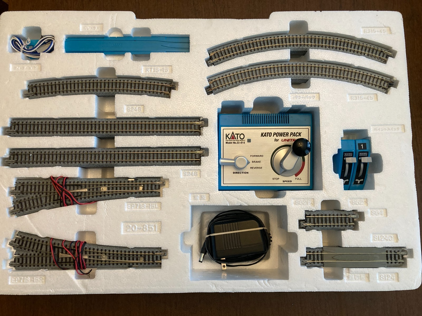 n scale KATO M2 Track Set Basic Oval & Passing Track Set w/ Power Pack ...