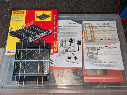 OO Gauge Hornby R636 Double Track Level Crossing boxed preowned ...