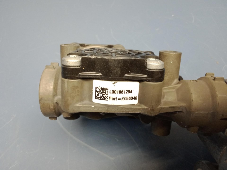 Bendix K109891/K105762 ATR-6 Brake Traction Relay Valve w/2 Bendix ...