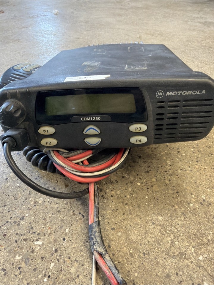 MOTOROLA CDM1250 UHF CDM 1250 AAM25DKD9AA2AN | eBay