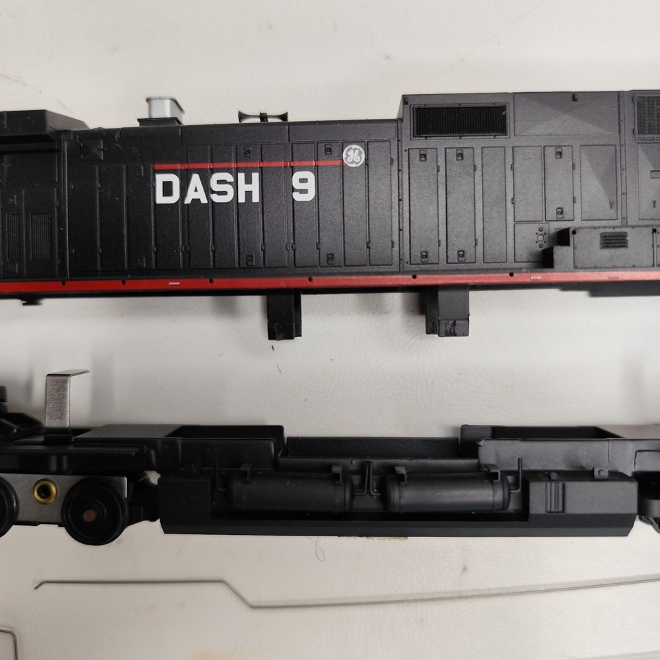 HO Athearn 4951 GE Demo Dash 9 C44-9W Dummy Diesel Locomotive ...