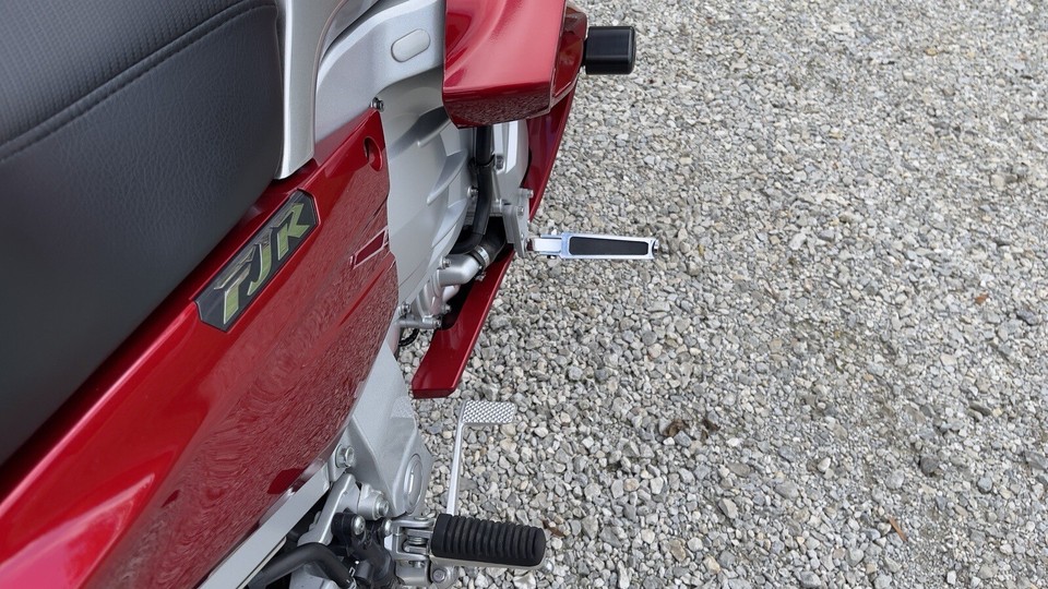 Yamaha FJR1300 Mounting Plates and Folding Highway Pegs, Chrome Finish ...