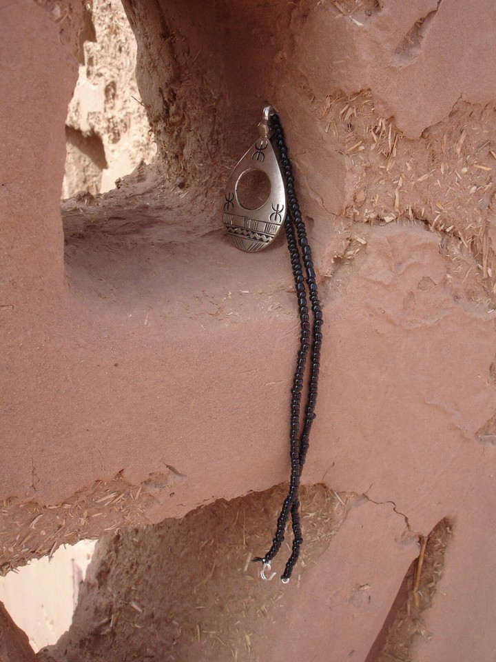Niger Tuareg ROUNDED Tifinagh alphabet pendant with agate beads L70 mm ...