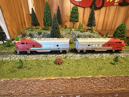1:87 HO Scale Tyco Santa Fe 4015 powered f unit and dummy | eBay