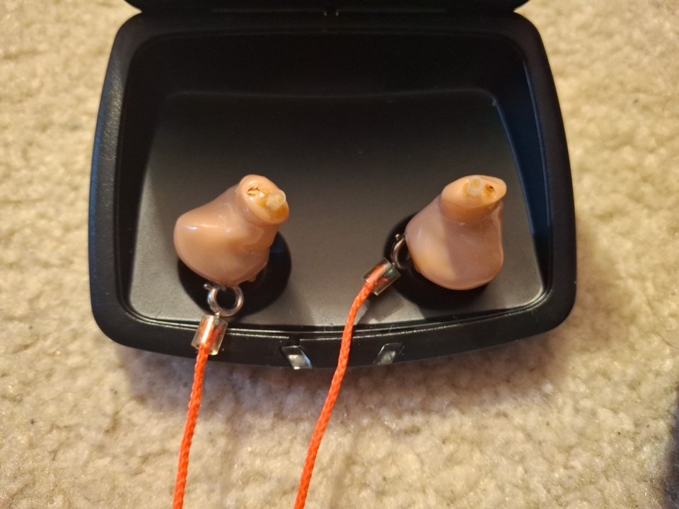 Starkey Evolv AI 1600 ITC Hearing Aids & Charging Case Rechargeable ...