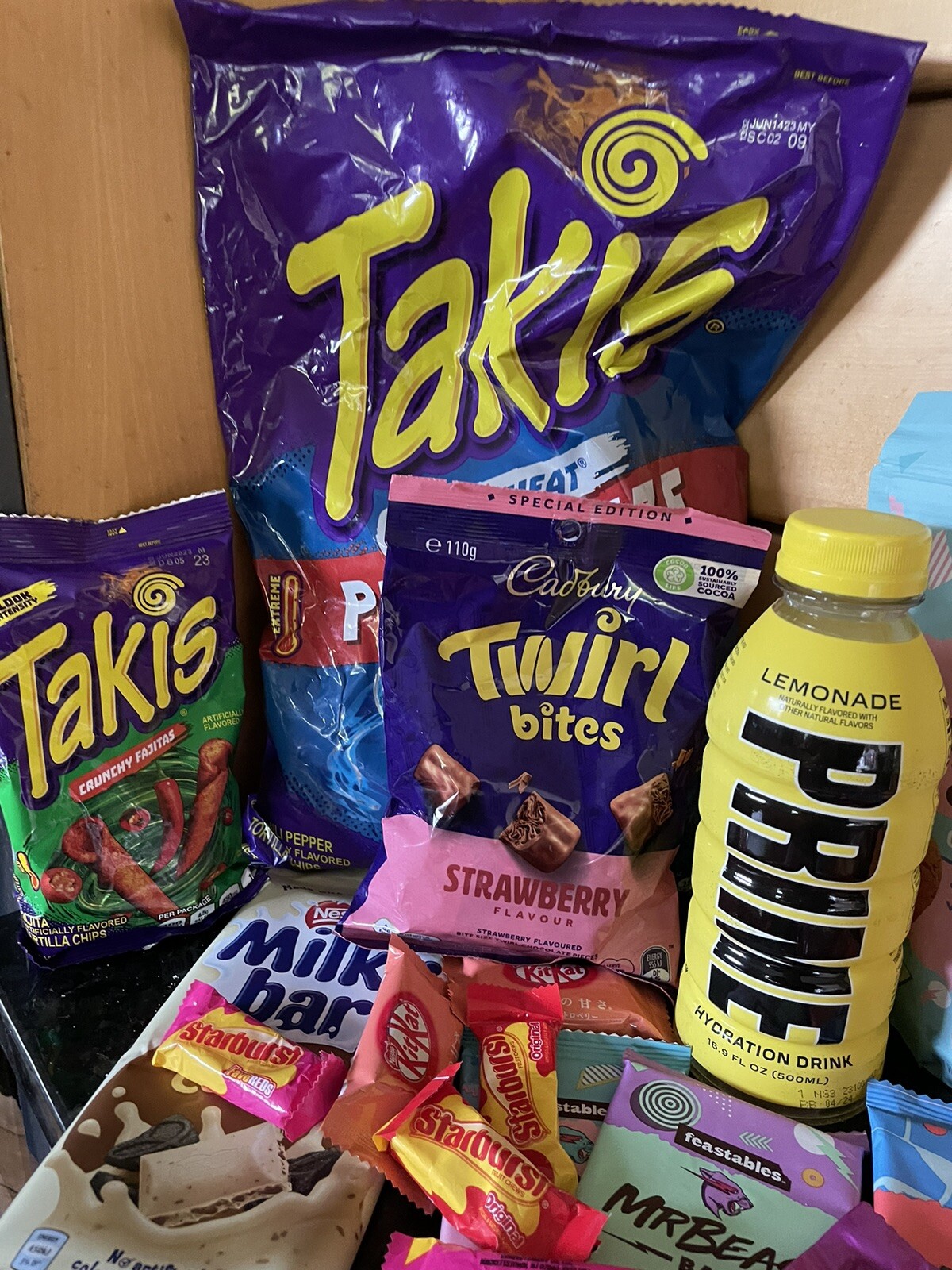 Prime x Mr Beast Gift Box US Lemonade Takis Candy Pop American Sweets ...