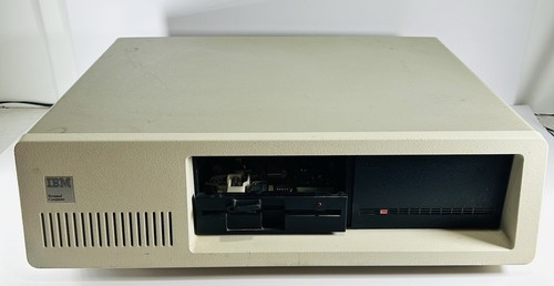 VINTAGE IBM PERSONAL COMPUTER DESTOP COMPUTER MODEL 5150 Powers On Sold ...