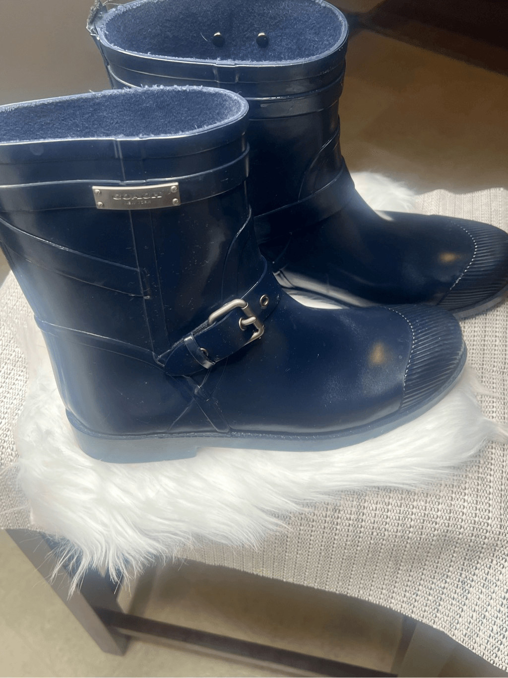 Coach Rain Booths - Gem