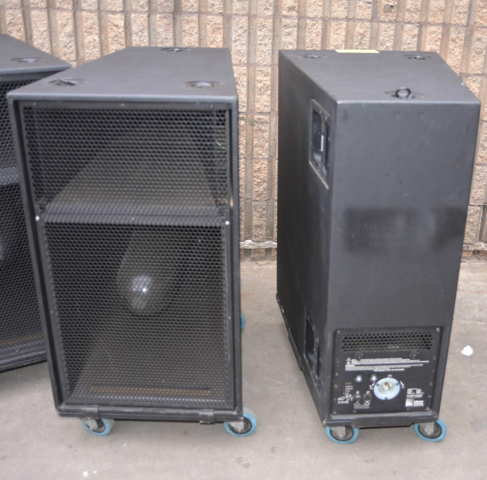 Meyer MSL4 long throw self powered speaker system & dollies & covers ...