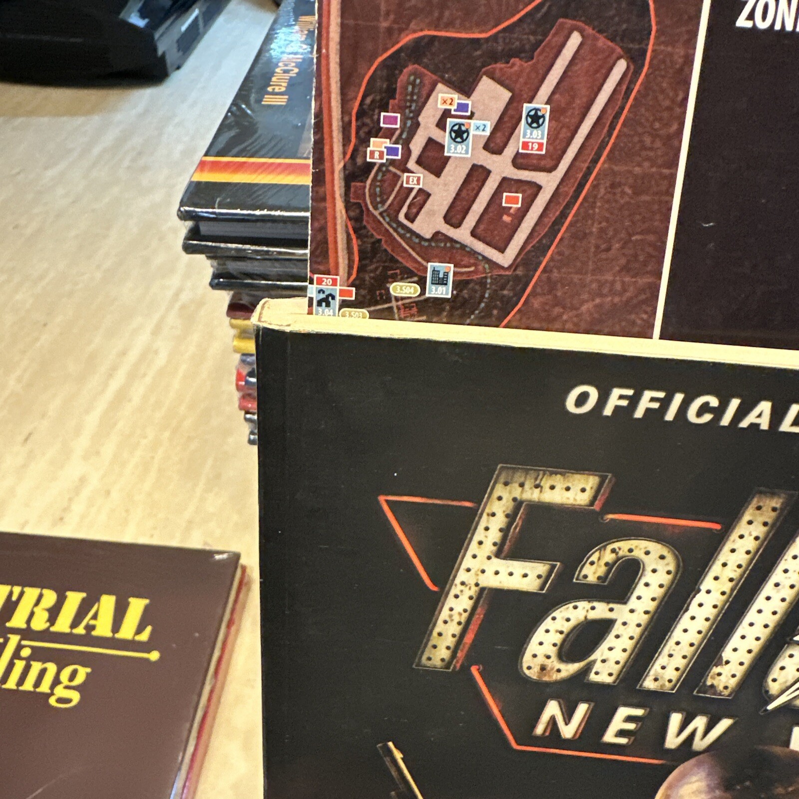 Fallout: New Vegas Official Strategy Guide(Prima, 2010) w/Map | eBay