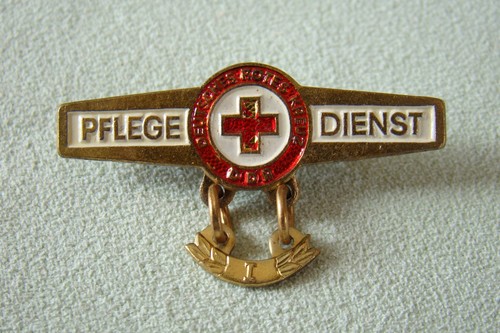 DDR Abzeichen - DRK - Deutsches Rotes Kreuz - Pflegedienst - in Gold ...