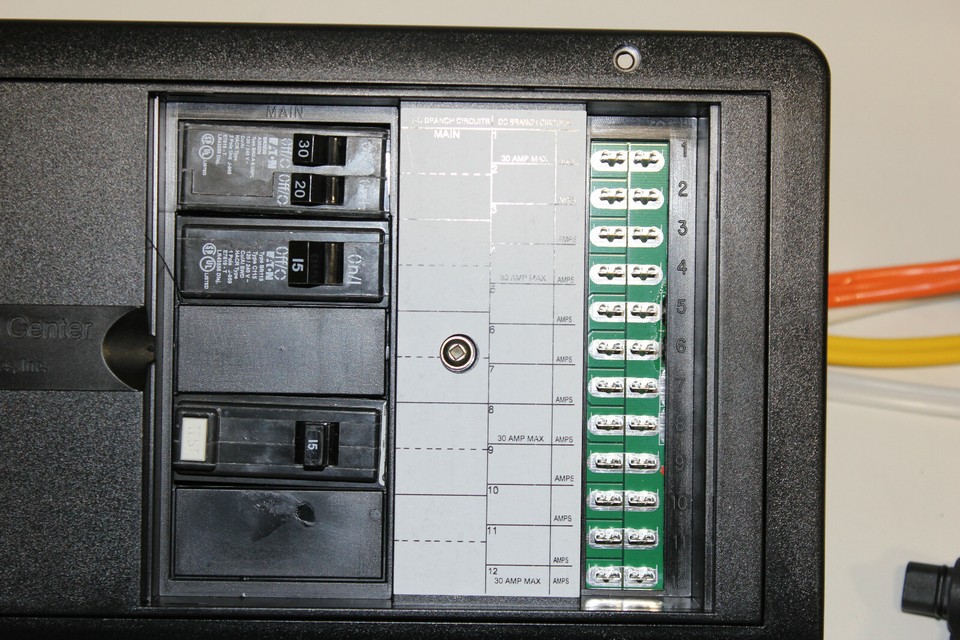 LOADED PROGRESSIVE DYNAMICS 30 AMP 120 VAC AC/DC POWER DISTRIBUTION ...