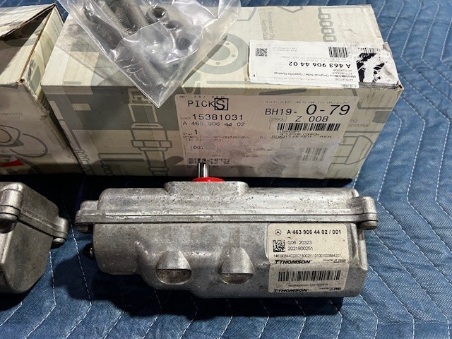 Used 19-21 Mercedes Benz Actuators G550 G63 AMG 4639064502 4639064402 ...