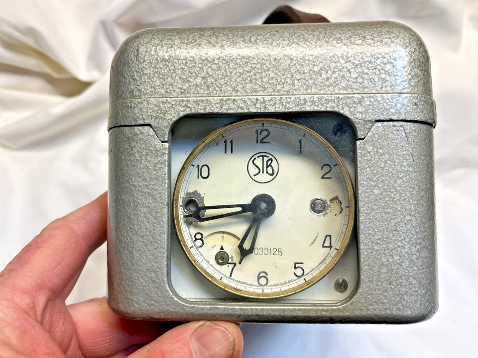 PIGEON RACING SWISS CLOCK TIMER ,STB SWISS CLOCK IN RUNNING ORDER & KEY ...