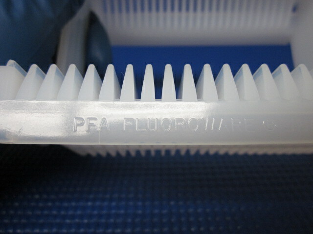 A182-39MLB-0215 Entegris / Fluoroware 100mm (4") 25 slot Wafer Carrier ...