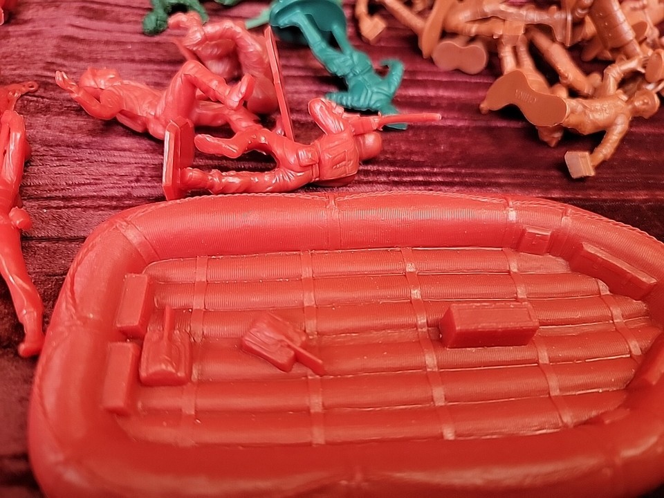 VINTAGE Plastic Army Men Toy Soldiers Play Set Mixed LARGE Lot COLORED ...